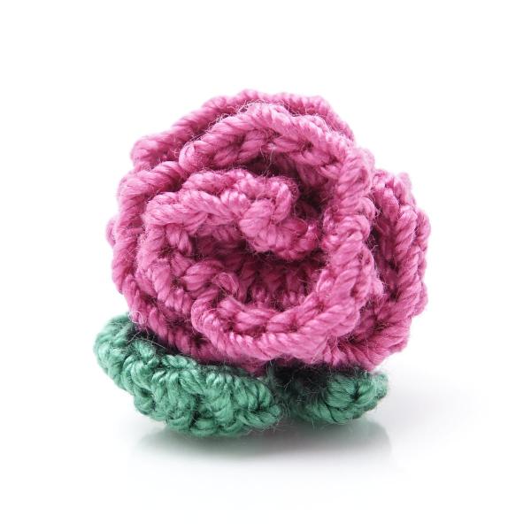 サンカルリーノ / San Carlino / ブートニエールモデル：THE FAIRY ザフェアリーサイズ：約全長2cm素　材：ニット / メタルカラー：GAROFANO パープル品　番：thefairy garofano提　供：【3,8...