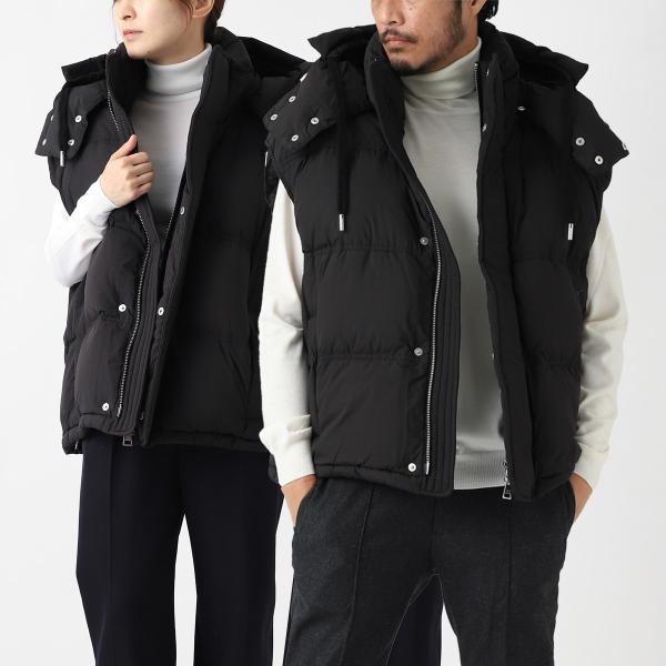 【アウトレット】アミ / AMI / ダウンベストサイズ：XS, M, L素　材：表地:100%ポリアミド リブ部分:45%アクリル 45%ウール 10%エラステイン / 裏地:100%ポリエステルカラー：BLACK ブラック品　番：ujk...