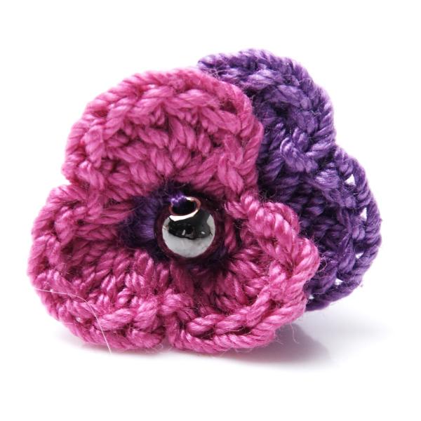 サンカルリーノ / San Carlino / ブートニエールモデル：VIOLA ヴィオラサイズ：約全長2cm素　材：ニット / メタルカラー：GAROFANO ピンク品　番：viola garofano提　供：【3,850円(税込)以上で...