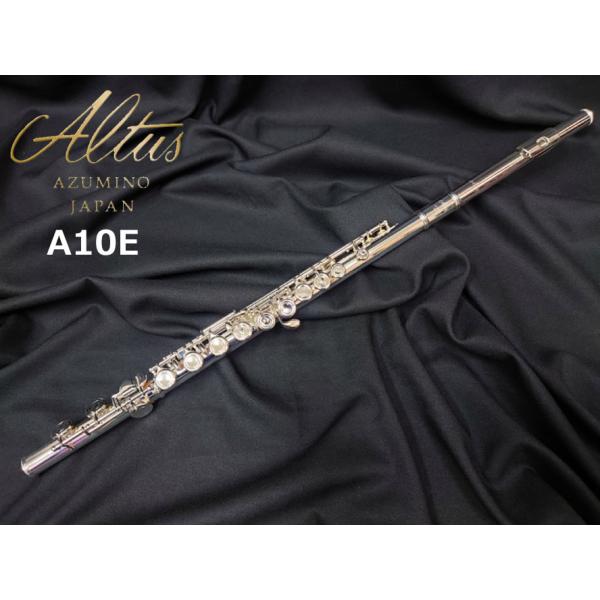 管体銀製フルート長野県安曇野市に工房を構える国産フルートメーカー「アルタス」熟練の工作技術により、高い精度で加工された総銀製ドゥローントーンホールシリーズは、それぞれの銀素材本来の豊かな倍音と、アルタススケールによる安定した音程バランスを兼...