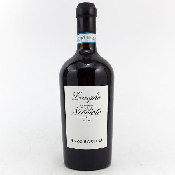 イタリア随一の銘醸地、ピエモンテ州はバローロ、バルバレスコの故郷、ランゲで造られるワイン。ブドウ品種はバローロ同様ネッビオーロ種が主体。抜栓してから香りが開くまで若干時間を要しますが、甘さがありつつ派手さを抑えた、それでいて旨味がのった果実...