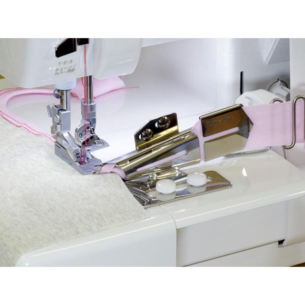 品名：三つ折バインダー（仕上がり幅 12mm）メーカー：ベビーロック使用可能機種：Tumugi・Kanade・ふらっとろっく・縫希星パーツNo.D13-3-12N生地端にバイヤスにカットしたテープを三つ折りにして、布に挟み込みながら縫うこと...