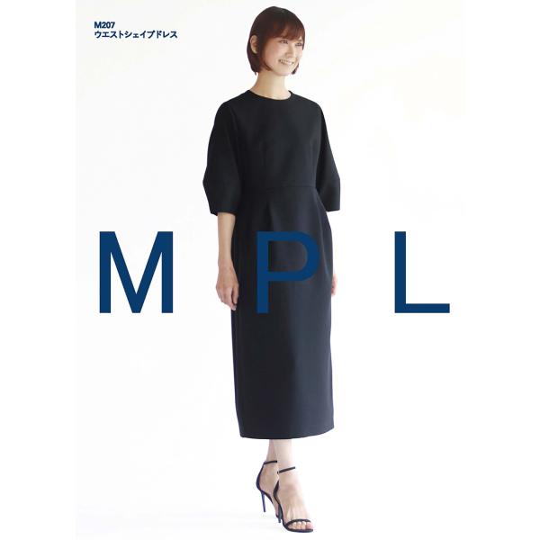 タイプ:大人(身長160cm前後、バスト75-104cm)かるくウエストシェイプされたドレス。ウエストは少し高めでゆとりがあり、お腹のラインが出にくい。スカートはセミタイトシルエット。適度な肩幅にランタンスリーブ。後ろコンシールファスナーあ...