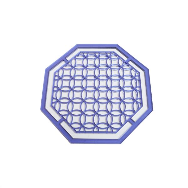 当店オリジナル和柄カットのアクリルコースターです。クリアなアクリル素材で華やぐティータイムを♪ご自分の普段使いでも、ちょっとしたプレゼントにもおすすめです。※こちらはバラ売り1枚のみの商品です。サイズ→縦・横→9.5cm・アクリル厚→3mm...