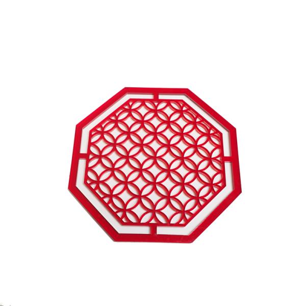 当店オリジナル和柄カットのアクリルコースターです。クリアなアクリル素材で華やぐティータイムを♪ご自分の普段使いでも、ちょっとしたプレゼントにもおすすめです。※こちらはバラ売り1枚のみの商品です。サイズ→縦・横→9.5cm・アクリル厚→3mm...