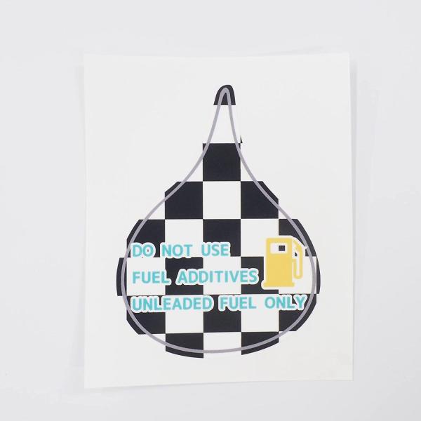 給油口のちょっとしたワンポイントにかわいいステッカーです。蓋の裏にさりげなく貼って、隠れおしゃれにもよさそうです。サイズは縦7.5cm、横5.5cmステッカー以外は商品に含まれません。※ご注文確定後に作成致しますので、発送は2〜3営業日後と...