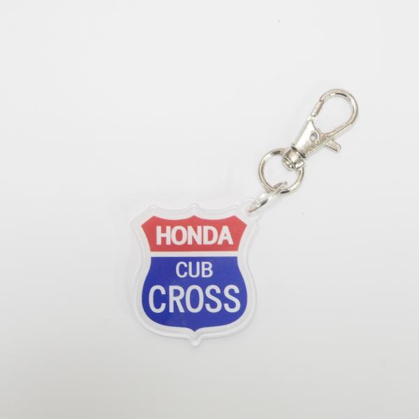 カブ乗りさんにピッタリ。マニアックコレクションオリジナルのカブキーホルダーです各車種より選べます。邪魔にならない小さめサイズです。アクリル部分タテ3.5cmヨコ3cm厚み3mmキーホルダー以外は商品に含まれません。プレゼント用の梱包はお受け...
