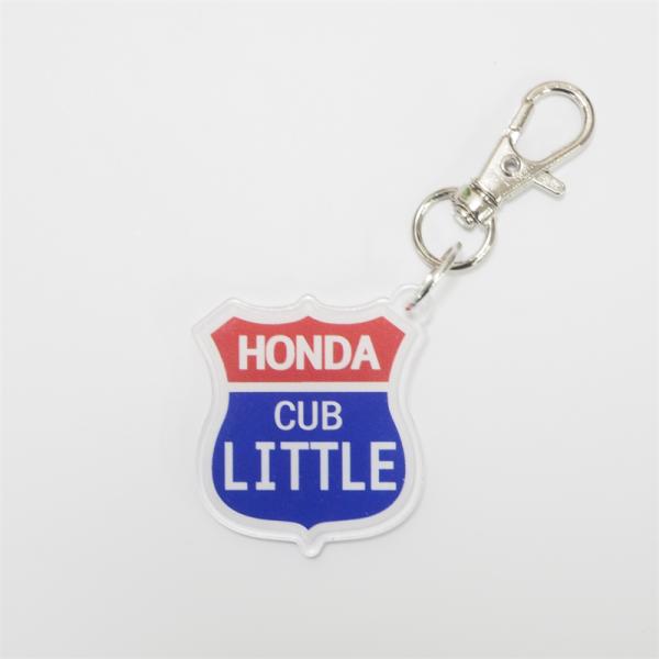 カブ乗りさんにピッタリ。マニアックコレクションオリジナルのカブキーホルダーです各車種より選べます。邪魔にならない小さめサイズです。アクリル部分タテ3.5cmヨコ3cm厚み3mmキーホルダー以外は商品に含まれません。プレゼント用の梱包はお受け...