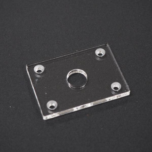フラットタイプのジャックプレートアクリル3ミリの物をレーザー加工機でカットしています。締めすぎると割れやすくなりますのでご注意願います。ギターに合わせて曲げる場合は、80度以上の熱をかけると曲がります。
