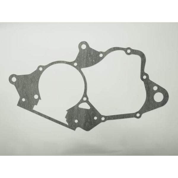 適合車種：CR85R/CR85R2型式：HE07-100~130使用箇所：クランクケース厚み：約0.5mm社外品です。メーカー品番：11191-GBF-830に適合します。日本バルカー工業製のシートを使用しています。品質はプロショップお墨付...