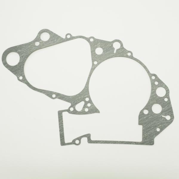 適合車種：RMX250型式：SJ14A使用箇所：クランクケース(中央)厚み：約0.5mm社外品です。メーカー品番：11481-28C00に適合します。日本バルカー工業製のシートを使用しています。品質はプロショップお墨付きです。 素材の色が予...