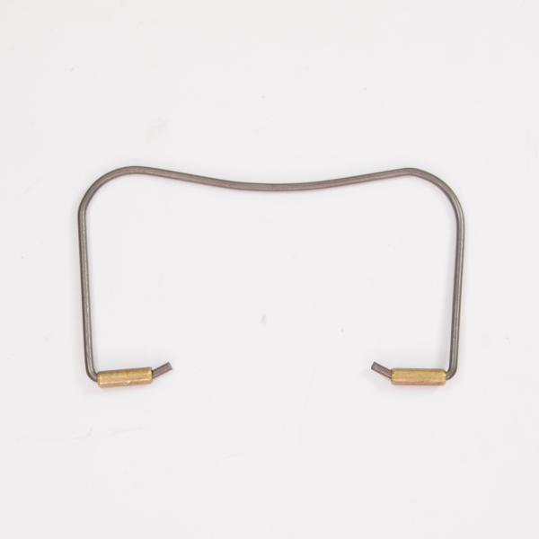 3型LIS/SX/TVのヘッドランプバルブホルダークリップです。針金を曲げて作ってもなんとなく代用は効くと思いますが、せっかくなら専用品を使っておきたい部分です。ヘッドセットを外した時にこのあたりにちゃんとした部品が使われていると見る方も安...