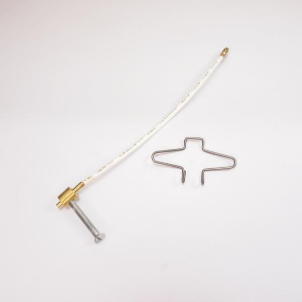 ランブレッタ3型 TV SX LIS GP DLに使われているアジャスターナットとクリップのセットです。ヘッドライトが六角、または四角で、リムがクリップで止まっているモデル用の物です。自作したり加工して対処することもできるパーツですが、自作...