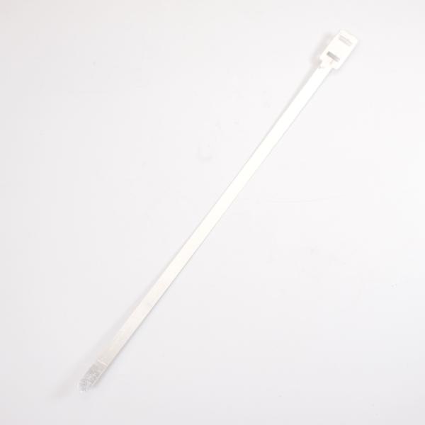 ランブレッタのケーブルタイです。全長26cm程です。実用的な樹脂のタイラップも良いですが、見た目はメタルタイの方が良いかなという物です。レストア車、ケーブル周りのリフレッシュをご検討の方に。