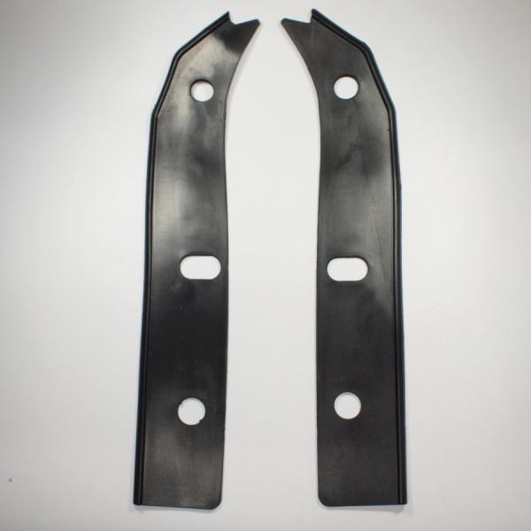 ランブレッタGP用の黒いフェンダーラバーガスケットです。 質感も良く形状もよくできていると思います。 今まで何種類かこの部品は見たことが有りますが、値段はそこそこでも酷い物がよくありました。 少ししか見えない部分ですが、こういった部品もしっ...