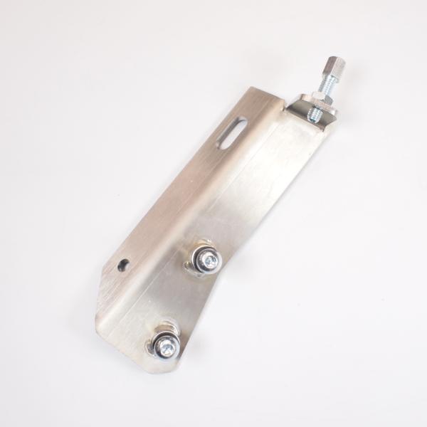 ランブレッタ2型後期、3型のホーンキャスト内に油圧マスターを取り付けるためのブラケットです。ハンドルにマスターを取り付けるのが嫌な方向けの商品です。ブラケットのみですので、マスター、ブレーキワイヤー、ブレーキホースは別途ご用意ください。Sc...