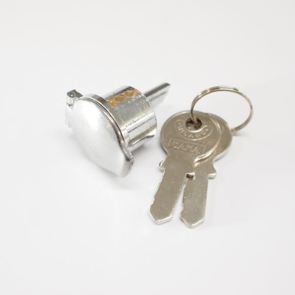 Scootopiaのリプロです。キーにはC.A.M.Aスタンプ入りで見た目も抜群です。フラップも硬すぎず、程よい硬さで使いやすいです。キーのナンバーは個々違いますので、画像の番号とは限りませんのでご了承願います。 他メーカーのリプロも数種類...