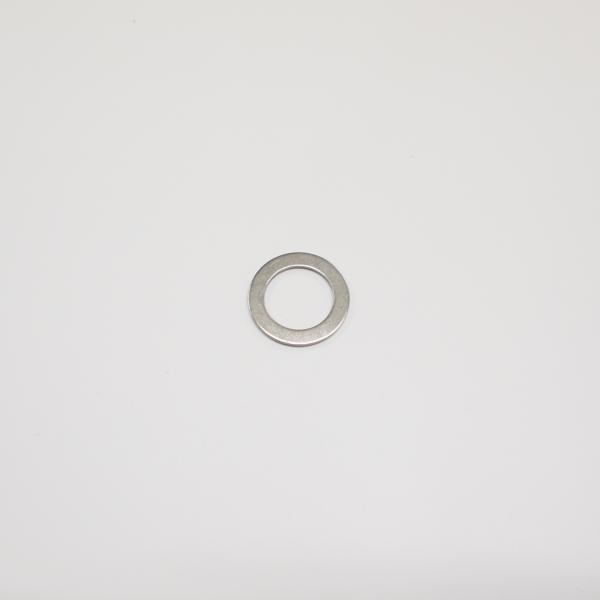 ランブレッタのシフト/スロットルロッドエンド、プーリーとカラーの間に入れる ハンドル内部のシムです。スロットル、シフトの横方向のガタつきが大きい場合、この部分を少し厚くすると軽減されることも多いです。サイズは厚み1mmです。内径9mm、外径...