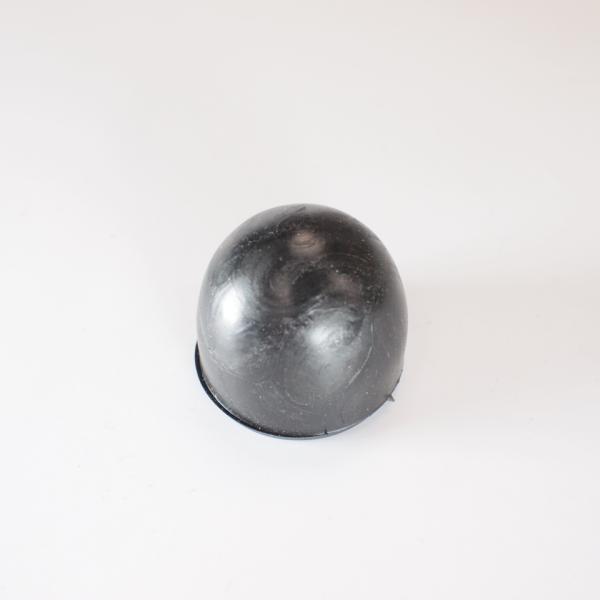 エンジンの上部についているゴムです。あまり目に付かない部分ですが、劣化でカチカチになってしまっているものも多い部分です。ボトム時に衝撃を吸収してくれない様になっていると、その他部分にも影響が出てきます。 エンジン周りのリフレッシュをご検討の...