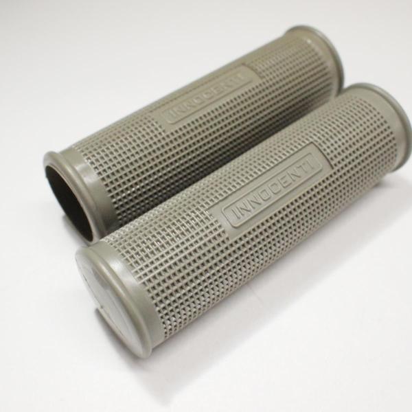 CASA　Lambrettaの1953年　D/LD-2型のグリップです。造りはなかなか良いです。内部の奥行は11cmくらい、内径約27mmなのでランブレッタ1/2型にも使えるかもです。 デザインも良いですし、直径32mmくらいなので比較的握...