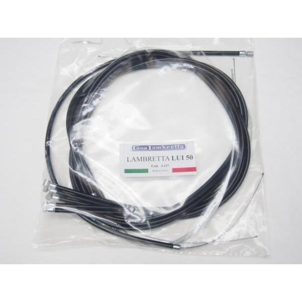 ランブレッタlui50などに使えるケーブルセットです。メーターワイヤー以外は入っていたと思います。CASAのラベルにはlui50ですが、販売店のラベルには75C-CLにも使えると書いてあります。75とCLにはもしかするとアクセルワイヤーが使...