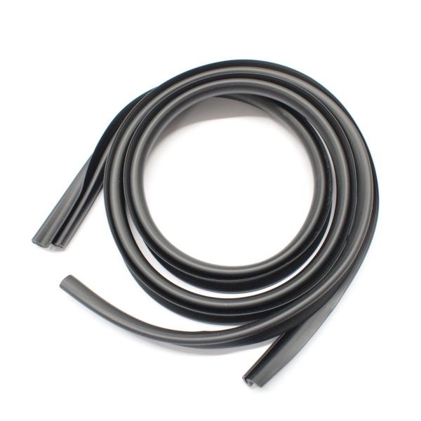 CASAランブレッタのサイドパネルラバー　ブラックです。ボディにフィットするゴムの形が良いですし、大きくはみ出さないので見栄えもいいです。 長さは調整されておりませんので、 車両に合わせてカットして使ってください。