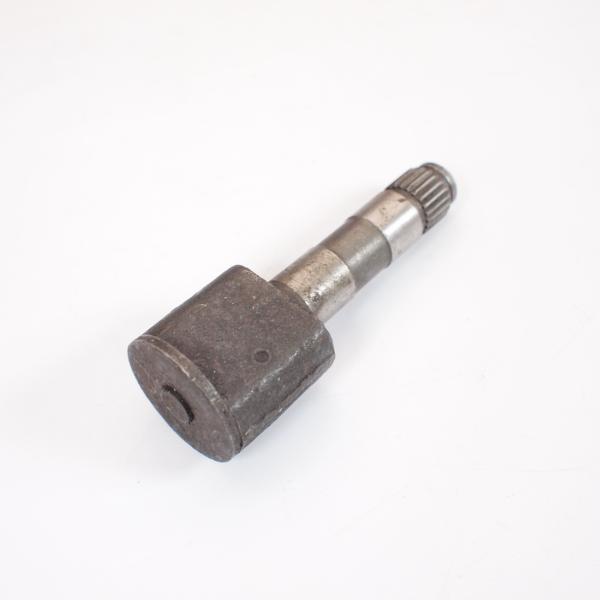 ランブレッタのフロントブレーキカムです。LIタイプで、厚みが14.5mmくらいです。カムは使用するブレーキシューに合わせて選択してください。スプライン部のダメージがある車両も多い部分です。アームのスプライン部にダメージがある場合はアームの交...