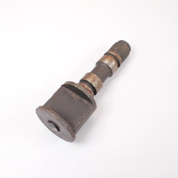 ランブレッタのフロントブレーキカムです。GPタイプで、厚みが8mmくらいです。カムは使用するブレーキシューに合わせて選択してください。スプライン部のダメージがある車両も多い部分です。アームのスプライン部にダメージがある場合はアームの交換も必...