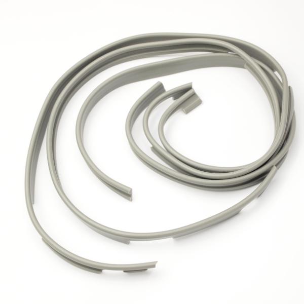 Casa　Lambretta製です。2型のホーンキャスティング〜フェンダーとレッグシールドの間に挟み込むゴムです。ここも欲しい時にない部品です。見た目を気にしなければ代用できるものもあるかと思いますが、見える部分ですので違うものがついている...