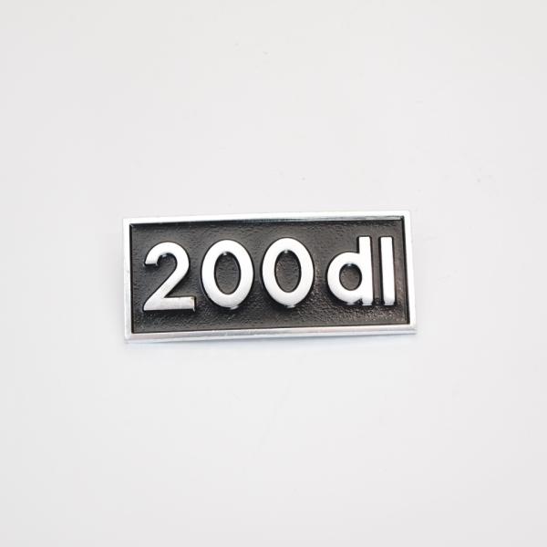 ランブレッタのレッグシールド部分のバッジです。イタリアン仕様にするのにも使えるバッジです。casa Lambrettaブランドの物という事もありなかなか良くできています。若干値段が高いですが、怪しい物を買うならばこれをおすすめします。