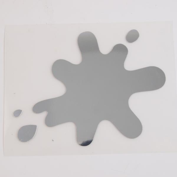 ランブレッタ GP/DLのインクスポットステッカーのリプロ品です。サイズは約96x75mm程です。材質はミラー調です。ランブレッタだけではなく、ベスパPX等のレッグシールドや、車に貼っても似合うデザインです。画像の物には貼られていませんが、...