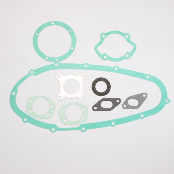 ランブレッタ J50、Lui50系用のガスケットです。シリンダーヘッドは使えませんが、Lui75系にも使用できます。※Cometaにはシリンダーベースガスケットは使用できません。※Lui系はエンジンマウント部のガスケットは必要ありません。個...