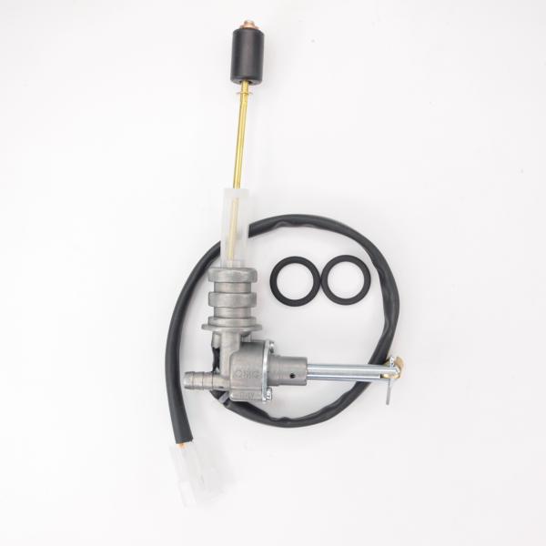 ランブレッタ Lifetime XXLタンク用のファストフロー燃料コックです。口径が大きいキャブレターを使用しても燃料が足りなくなることはありません。フューエルセンサー付きで、出口が後ろの90°タイプです。XXLタンク専用なのでノーマルタン...