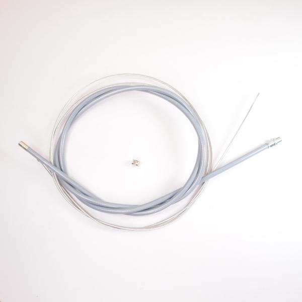 BGMブランドのスーパーストロングフロントブレーキケーブルです。アウターケーブルが太い為、そのままでは3型以外には装着できません。インナーケーブルが2.5mmあり、ノーマルと比べ1mmくらい太いです。アウターのストッパーも固定式となっており...