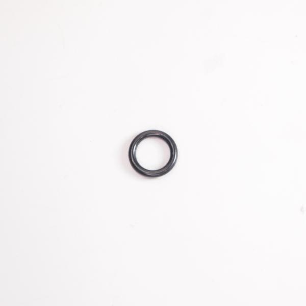 スモールランブレッタ系のセレクターアーム下部に入っているO-ringです。エンジン分解時に交換しておきたい部分です。casa Lambrettaブランドの物です。純正品番 20053017 の互換品です。