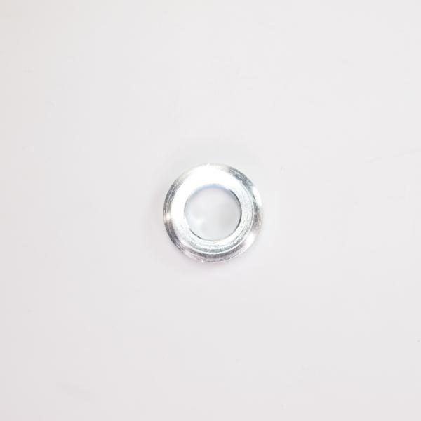 Lui系リアサス下部に入っているスペーサーです。ワッシャーで調整もできますが、1枚で済ませた方が見た目も良いです。casa Lambretta製です。劣化、紛失で交換をご検討の方や、レストア中の方にもおすすめのパーツです。