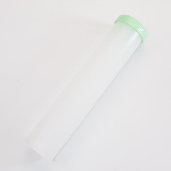 casa Lambrettaのオイルジョグです。イノチェンティマーク入りです。オイルボトルではありません。キャップ付きですので給油時使用後の残留オイルの漏れが軽減されます。高さ19.5cm、本体の直径4cm、キャップの直径4.5cmくらいで...