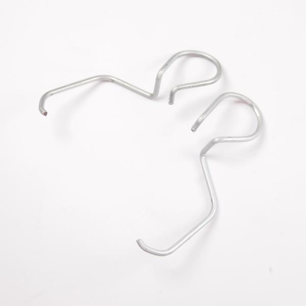 Lui75系のヘッドセット内部のクリップです。2個で1セットです。ライトの固定に必要なパーツです。この部品がなくなり、ガタツキが大きくなっている車両におススメのパーツです。