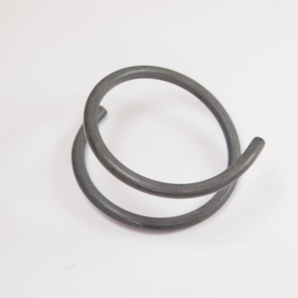 ランブレッタのシートベース下に入っているスプリングです。紛失、外されてしまっている車両も多いパーツです。修理中の方で入っていなくて気になっている方におすすめです。