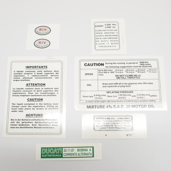 ランブレッタのステッカーセットです。ウォータースライド式で純正っぽい感じのデカールです。 表記はユニバーサルなので特定の車種用にはなっておりません。レストア中の方もですが、ここの部分のデカールが欲しかった方に。