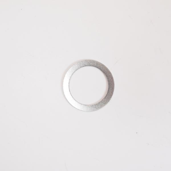 リアハブコーン部分のシムです。1mmのタイプです。レーザーでカットしてあり精度も良いです。外径32mm、内径24.1mm、厚み1.0mm標準タイプです。サビがひどく交換が必要な場合もある部分です。リア周りの見直しをご検討の方にもおすすめです。
