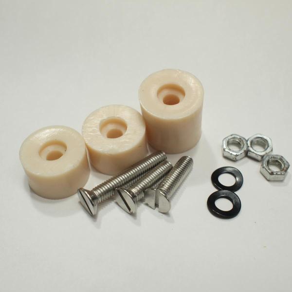 劣化でダメになってしまっている車輌はもちろんですが、これがついていない車輛も多いです。見えない部分ですが、使うならちゃんとしたものを使いたい部分ですよね。リプロ品です。何故かイノチェンマーク入りです。