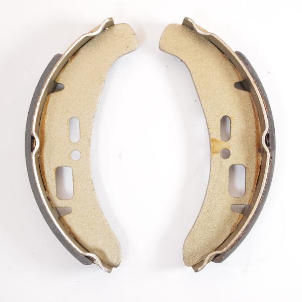 COSA 1/2のスリット入りのアンチアクア リアブレーキシューです。シューの幅は25ミリ、直径170ミリのドラムブレーキ車用です。COSAにしか使えないブレーキシューです。NEWFREN製です。ピアジオ純正品番 414437、229454...