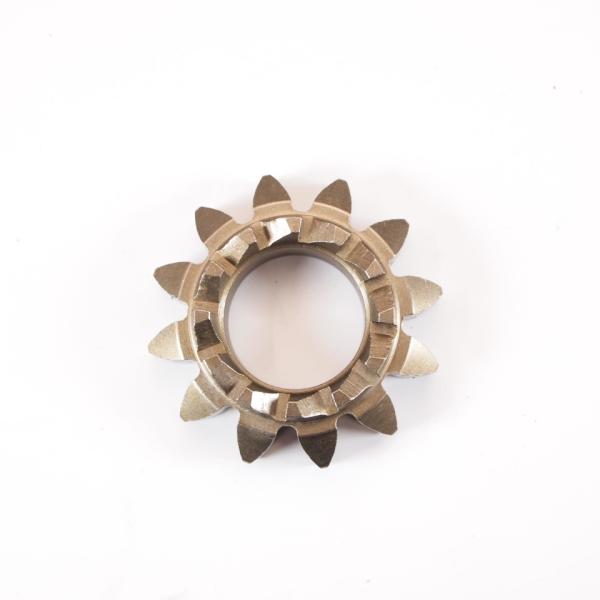 Rally/P/PX系のキックスタートギアです。内径20.5mm、歯数は内側12T、外側12Tです。社外品で、純正品番1135264の互換品です。欠けや破損がある場合はエンジンを始動しにくくなりますので、エンジンOHの際、摩耗がひどい場合や...