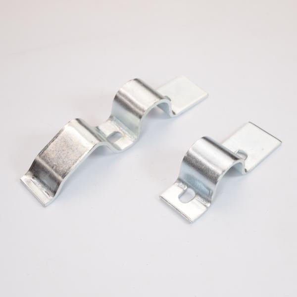 BUZZETTI製のPX系のセンタースタンドマウントプレートです。PX125-200に使用可能です。LMLスターデラックスにも使用可能です。22mmスタンド用です。摩耗でガタが大きくなっている車両は交換すると具合が良くなることが多いです。ス...