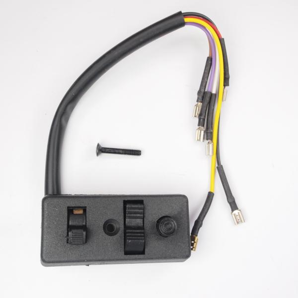 P125X P150X P200Eのスイッチです。GRABOR製で、品番 160740 です。AC6Vモデルタイプです。イグニッションロックがハンドルの上にあるモデル用のスイッチです。インジケーター無しモデル、ホーンスイッチはオープナータイ...