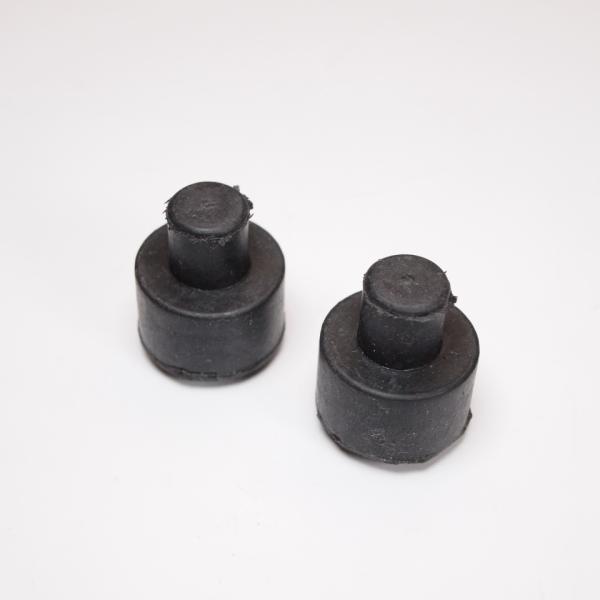 スイングアームのフレーム側付近に付いているストップラバーです。2個1セットです。Hoffmann、150GS、VB1T等1955-1960年頃のスイングアームが外れる車両に使われている部品です。純正品番 14836、014836 の互換品で...