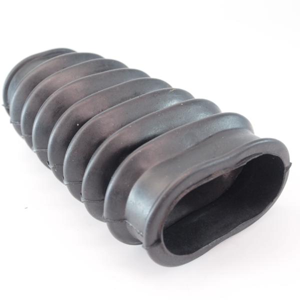 フレームとキャブケースの間に入っているジョイントラバーです。純正品番 24152 の互換品です。VS1-5T、VDTSに使える社外品です。消耗品ということもあり、外すと切れてしまっていることが多いジョイントラバーです。ゴミ噛み防止に役立つパ...