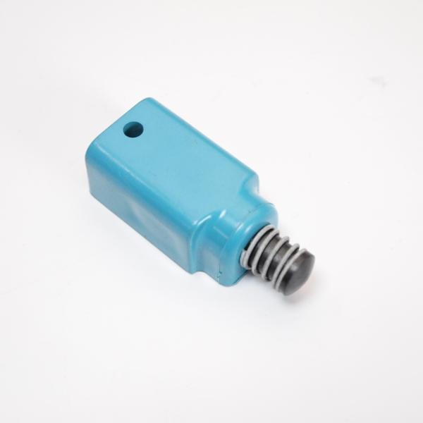 スモール系に採用されているブレーキスイッチです。 スイッチはフリーの状態では切断されているタイプです。  50s等に装着すると、ブレーキを踏まない状態で導通有り、ブレーキを踏むと導通無しになるタイプです。 逆のタイプもありますので、装着され...