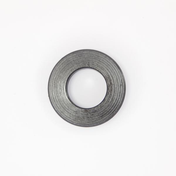 VESPA ET3等のリアブレーキハブセンターのドライブシャフトのナットとドラムの間に入っているスペーサーワッシャーです。外径31.5mmx内径16.5mmx厚み7mm、スチール製です。モデルによりサイズが異なりますので、サイズを確認してか...